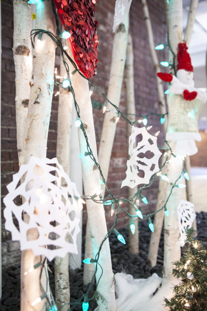 How To Decorate For A Winter Wonderland Birthday Party | Herecomesfun